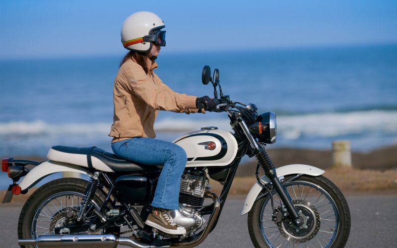 Kawasaki annonce l’ajout de deux modèles à sa gamme de motos de route 2025 : la Z900 2025 mise à ...